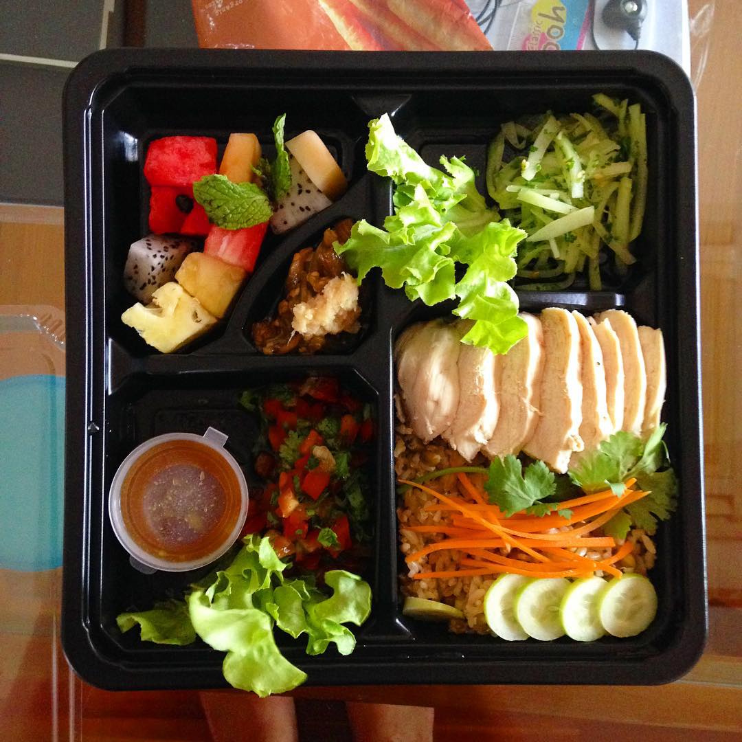 Chicken green bean rice lunch set - Girl on Samui