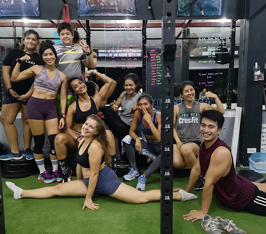 Had a good time doing CrossFit with my friends this evening. - Girl on ...